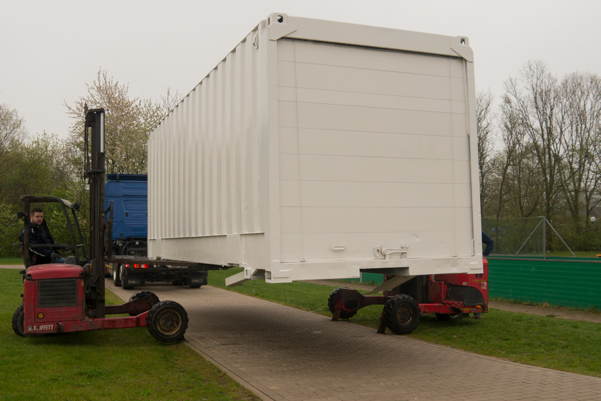 „Schwere Sachspende“ für die Gesamtschule Porta - MEYER-JUMBO Logistics ...